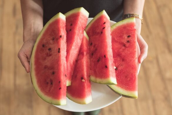 Does watermelon make you fat or thin? Nutritionist clarifies - ThedietMD